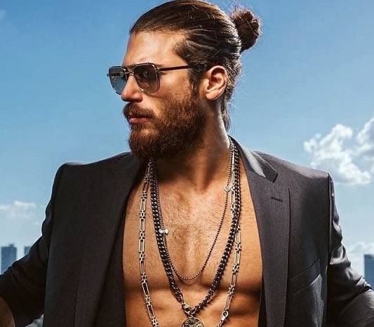 Con l'estate corsa agli interventi estetici maschili - Prof Mario Dini